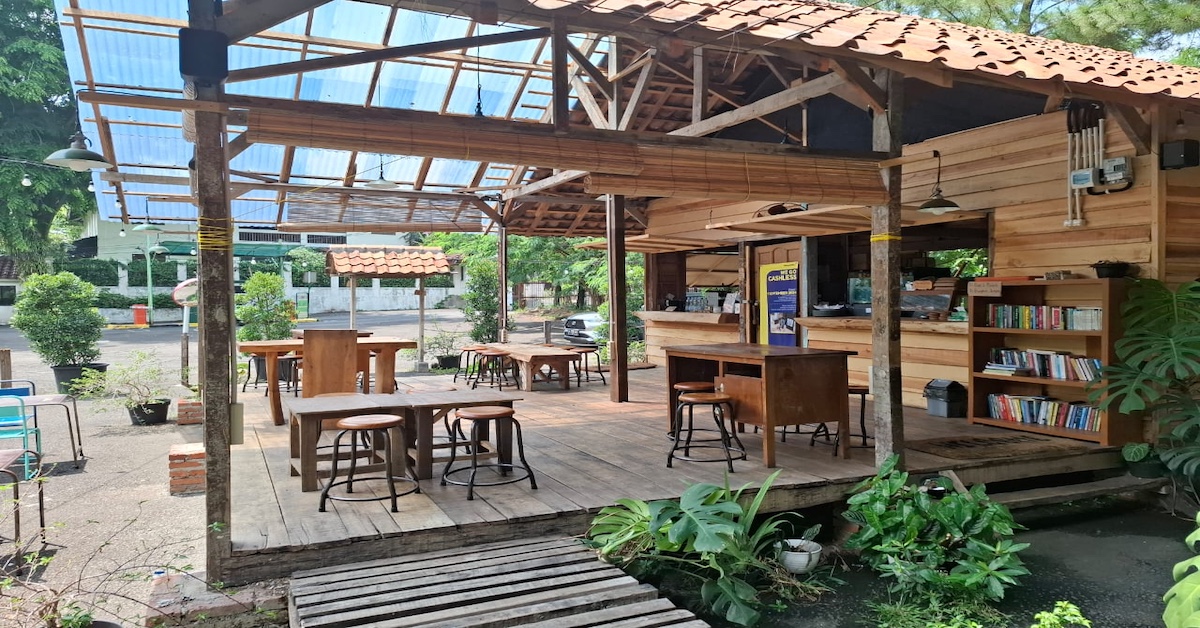 Ritual Ngopi Seru di Uncle Jo X Bar